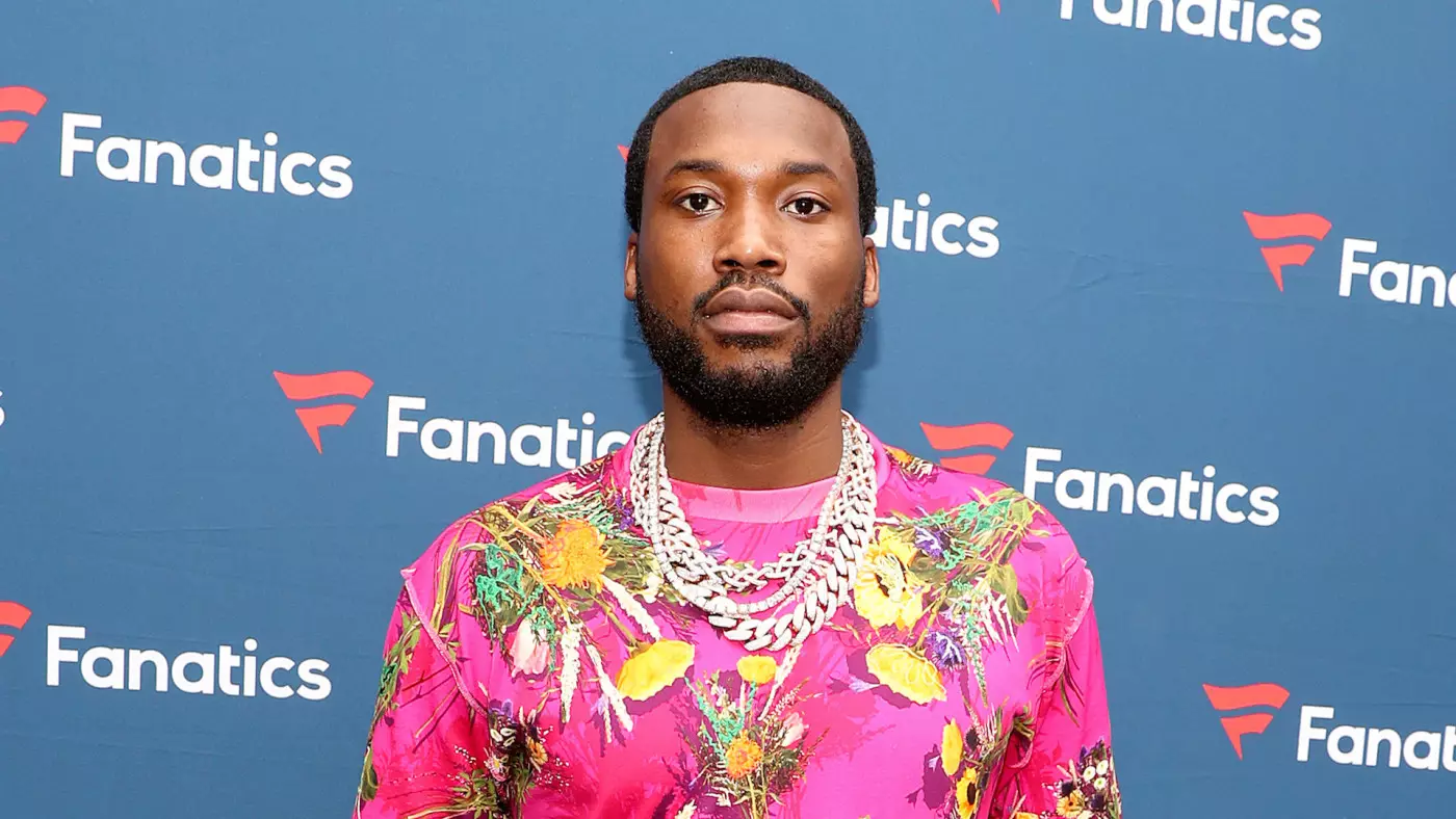 „Meek Mill“ kreipiasi į juodaodžių bendruomenės terapiją