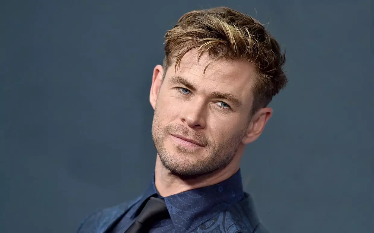 Chris Hemsworths fans kan ikke komme over hans definerede mavemuskler, du kan se 'From a Mile away!'