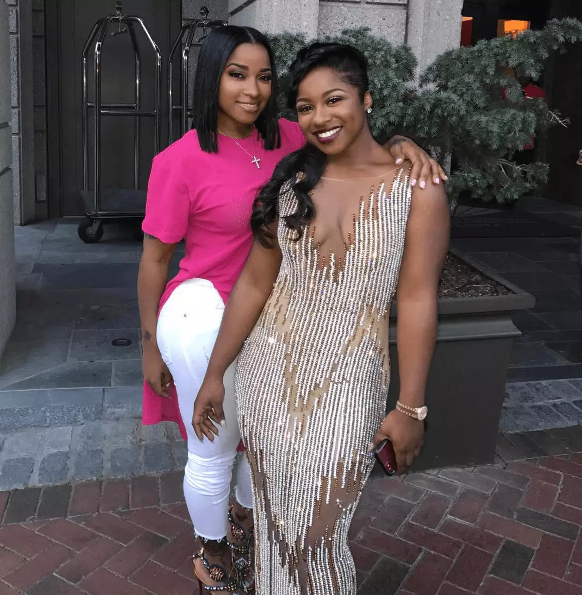 Toya Wright 是一位自豪的妈妈，并分享了 Reginae Carter 首次亮相的爱情故事预告片 - Nae 表示感谢