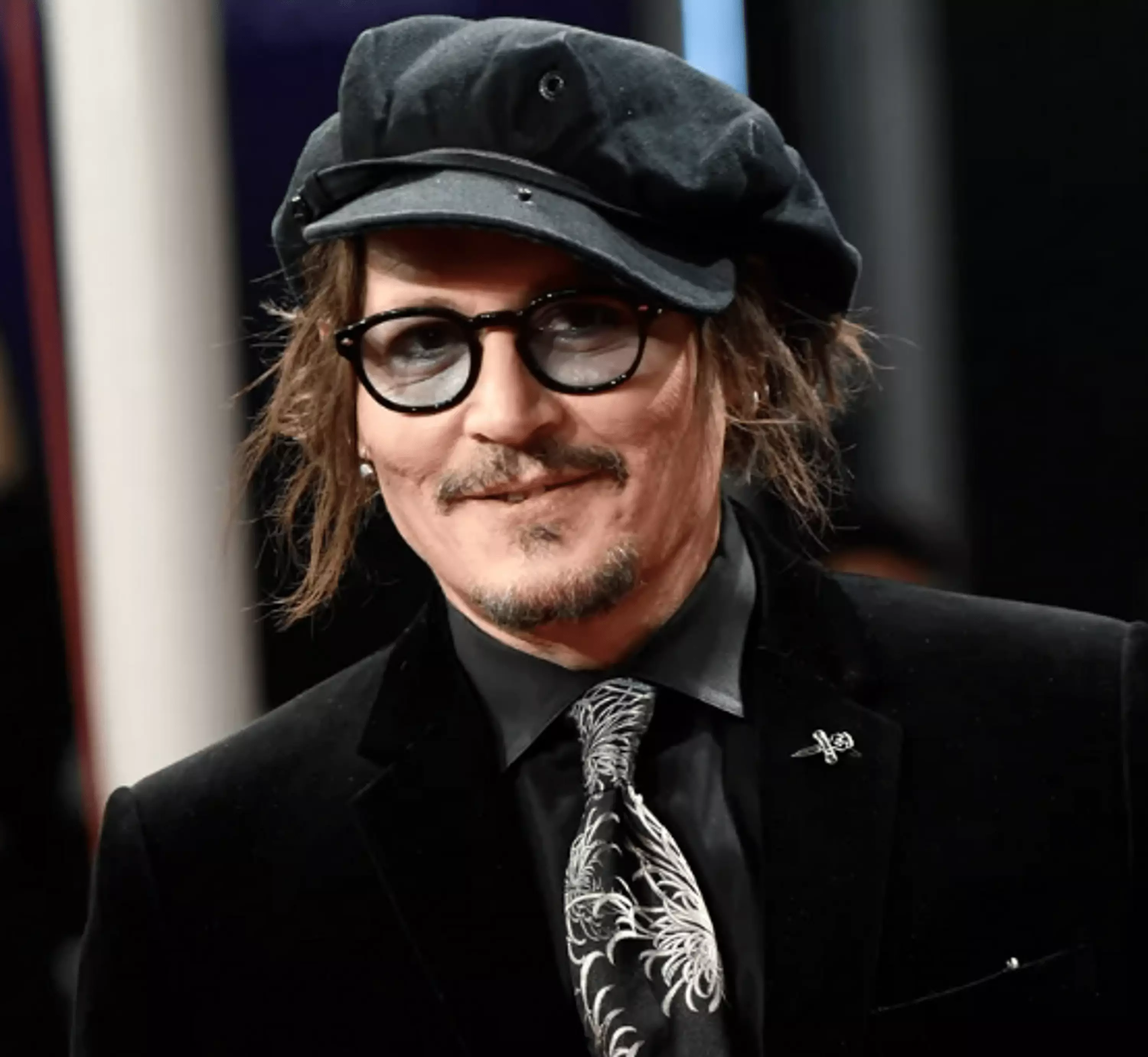 Zdi se, da se je Johnny Depp pripravljen vrniti ob vzklike in nasmeške svojih sledilcev