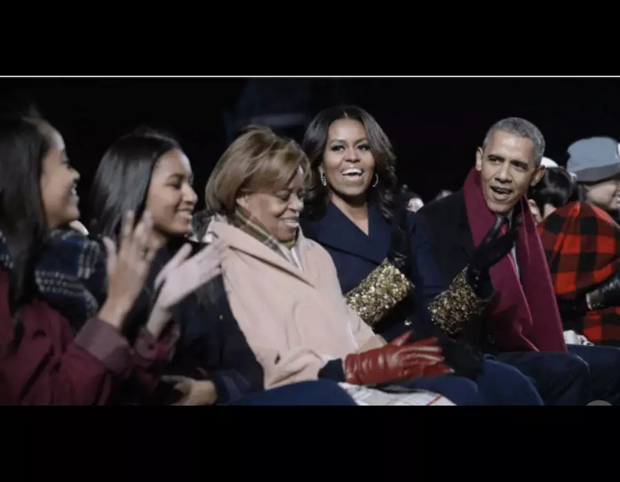 Michelle Obama dedica una exposició de la Casa Blanca a la mare