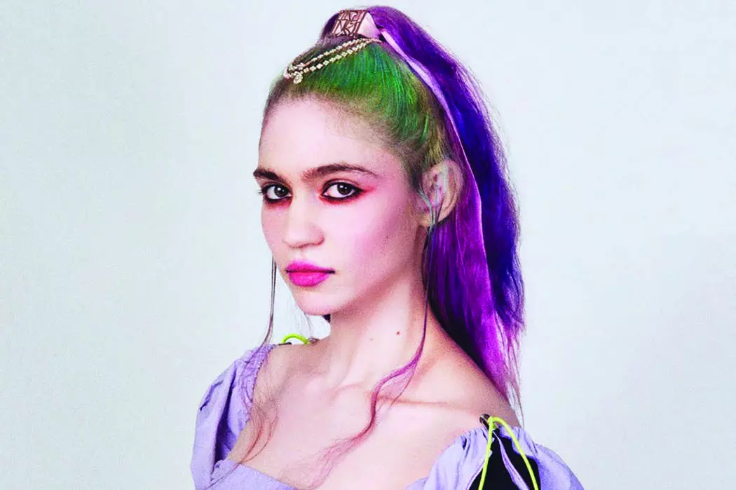 Grimes tshaj tawm hais rau Elon Musk kom tua nws lub xov tooj tom qab hais tias 'Pronouns Suck'