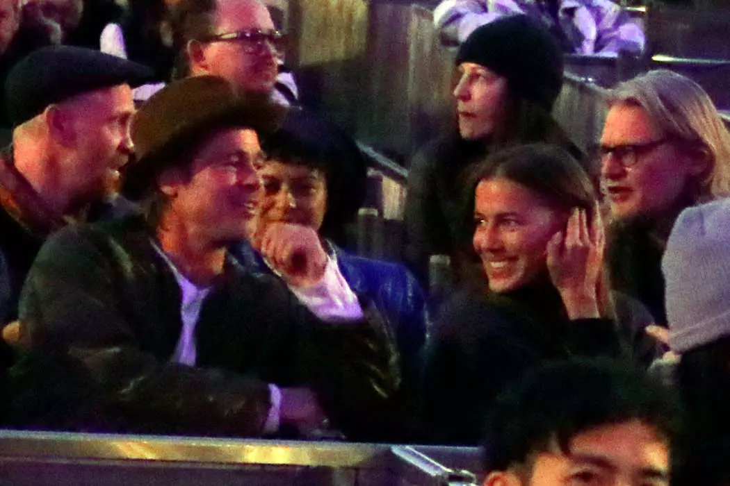 Brad Pitt och nya GF Nicole Poturalski sågs på Kanye West-konsert i november