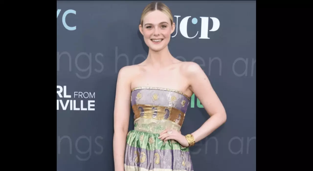 Na-egbuke egbuke Elle Fanning na uwe vintage na premary na Los Angeles