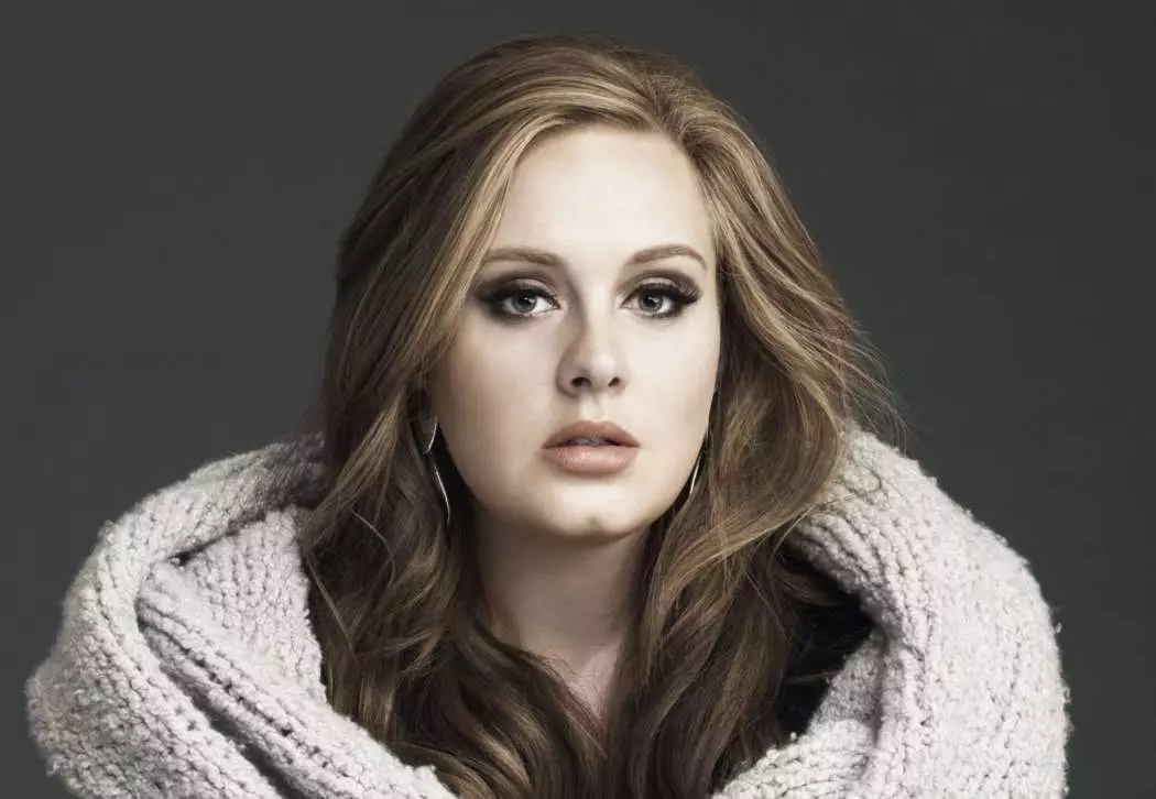 Ang mga Fans ni Adele Nagdali sa Iyang Instagram Aron Mangutana Kanus-a Mogawas ang Iyang Bag-ong Album