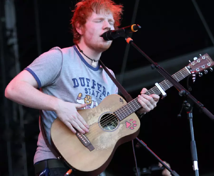 ED SHEERAN irreġistra kanzunetta biex jagħti rispett lill-mibki ħabib tiegħu Jamal Edwards