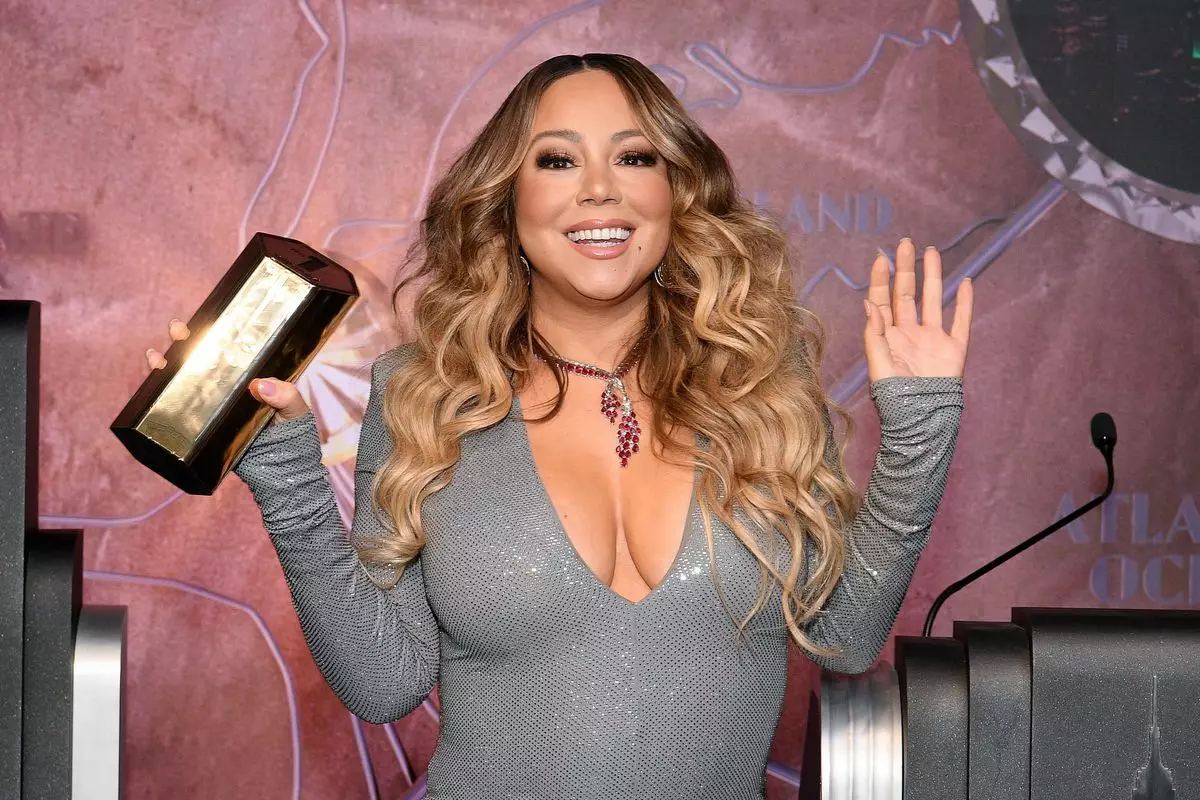 Mariah Carey liepia gerbėjams „balsuoti arba mirti“ – „Tai paskutinė galimybė!“