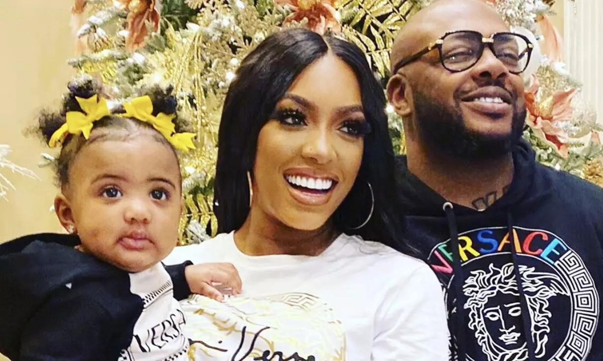 Porsha Williams o makatsa Fans ka mpho e makatsang - Bona video ea hae e nang le Baby PJ!