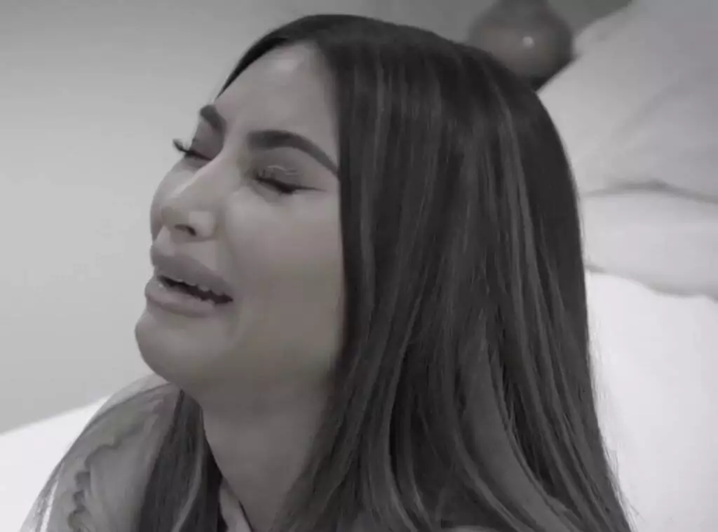 Kim Kardashian quaj dhau nws cov teeb meem kev txij nkawm nrog Kanye West Ua ntej kev sib nrauj ntawm KUWTK - 'Kuv Xav Zoo Siab'