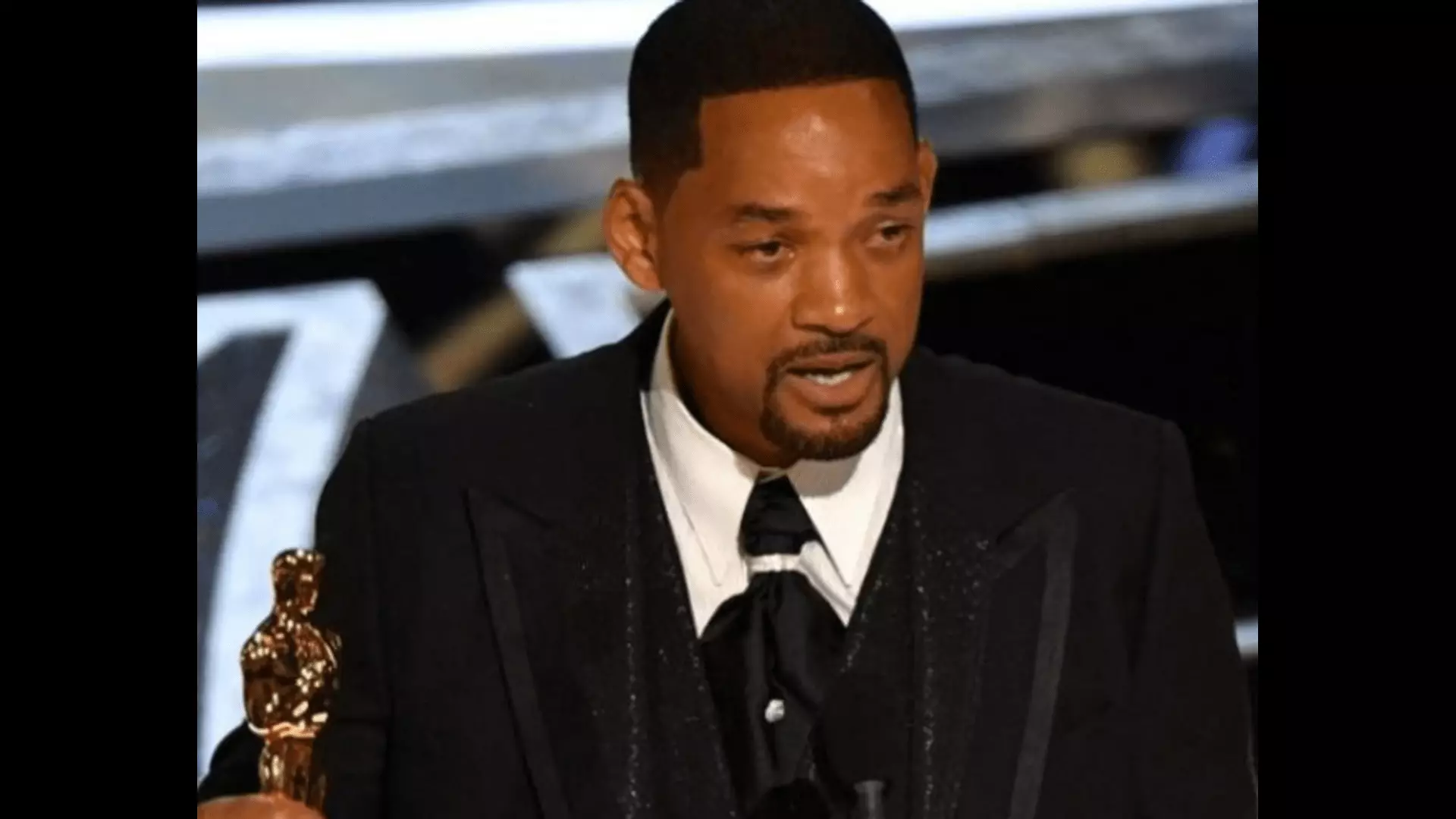 Will Smith ûntslach út 'e Akademy nei't er Chris Rock slein hie by de Oscars