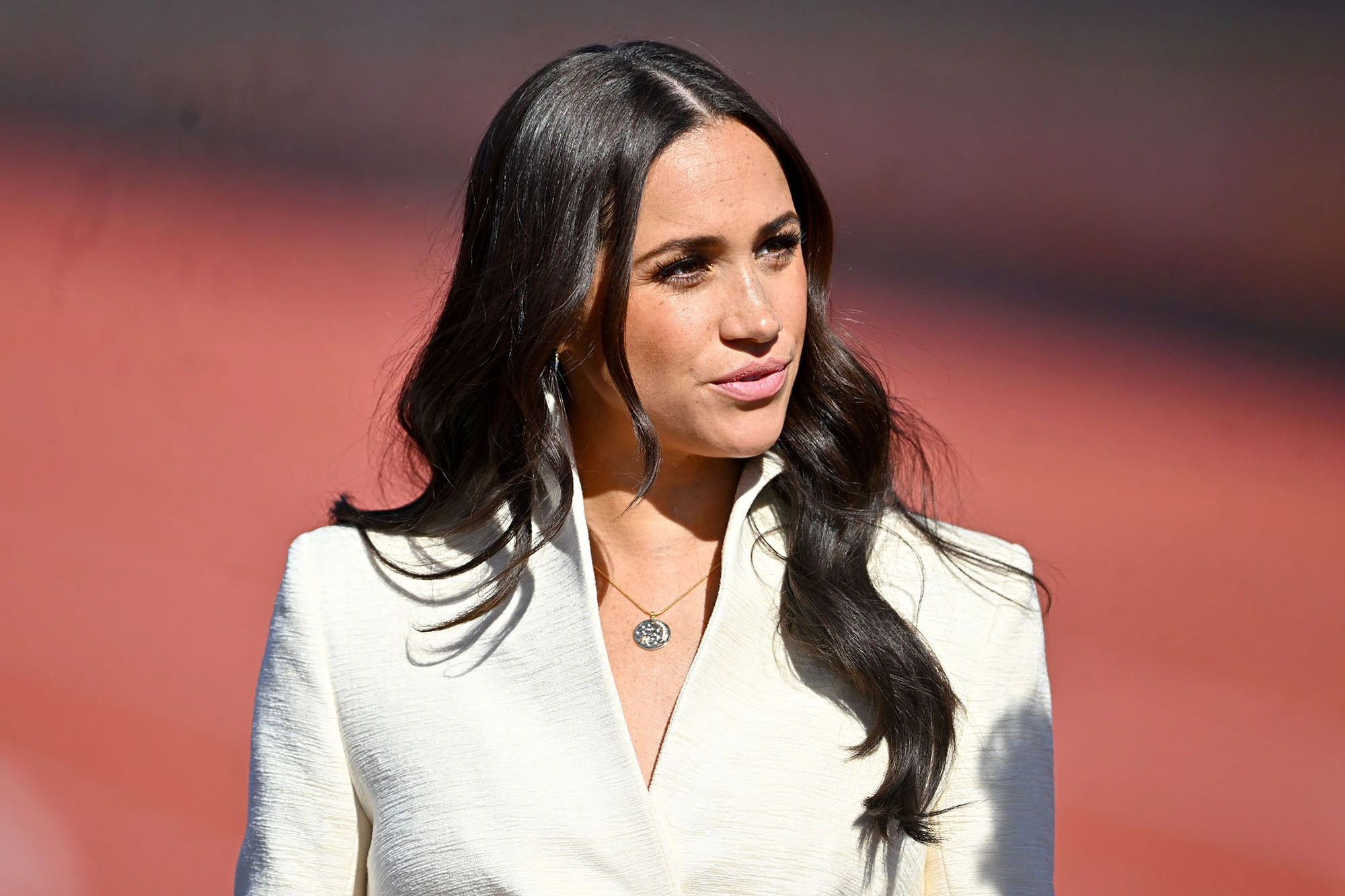 Meghan Markle word blameer vir mishandeling van bejaardes, ontbloot deur suster